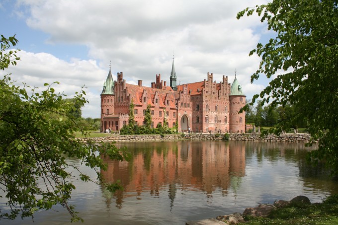 Egeskov Castle, Denmark photo on Sunsurfer