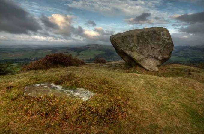 Baslow Edge Rock, Derbyshire, England photo on Sunsurfer