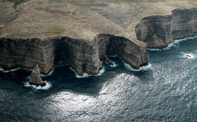 Ocean cliffs photo on Sunsurfer