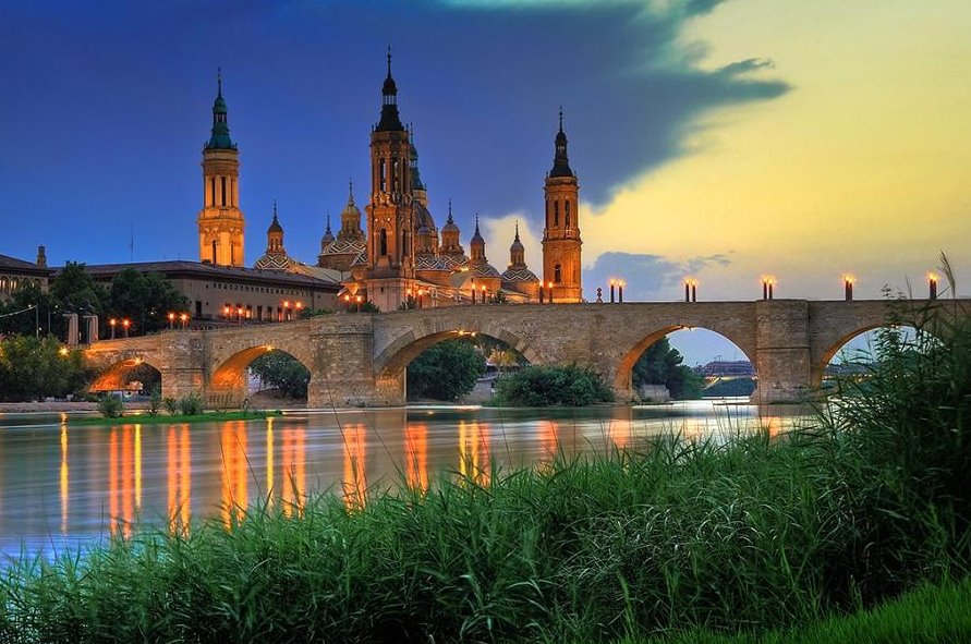 Puente de Piedra, Zaragoza, Spain photo on Sunsurfer