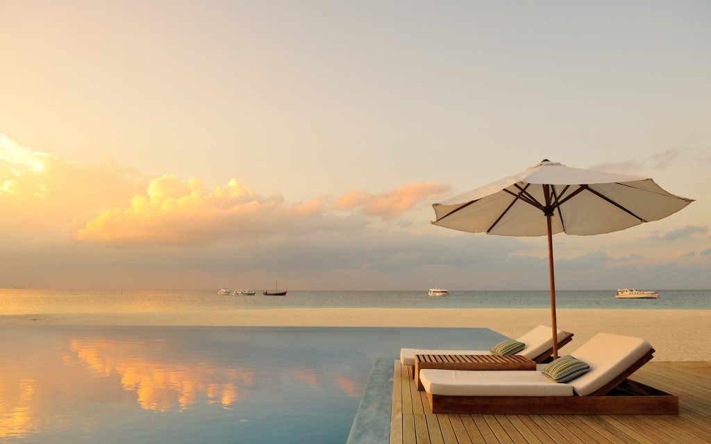 Beautiful pool sunset photo on Sunsurfer